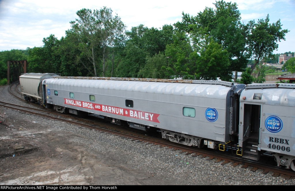 RBBX 42010 heads on to NS's Portland Secondary track
